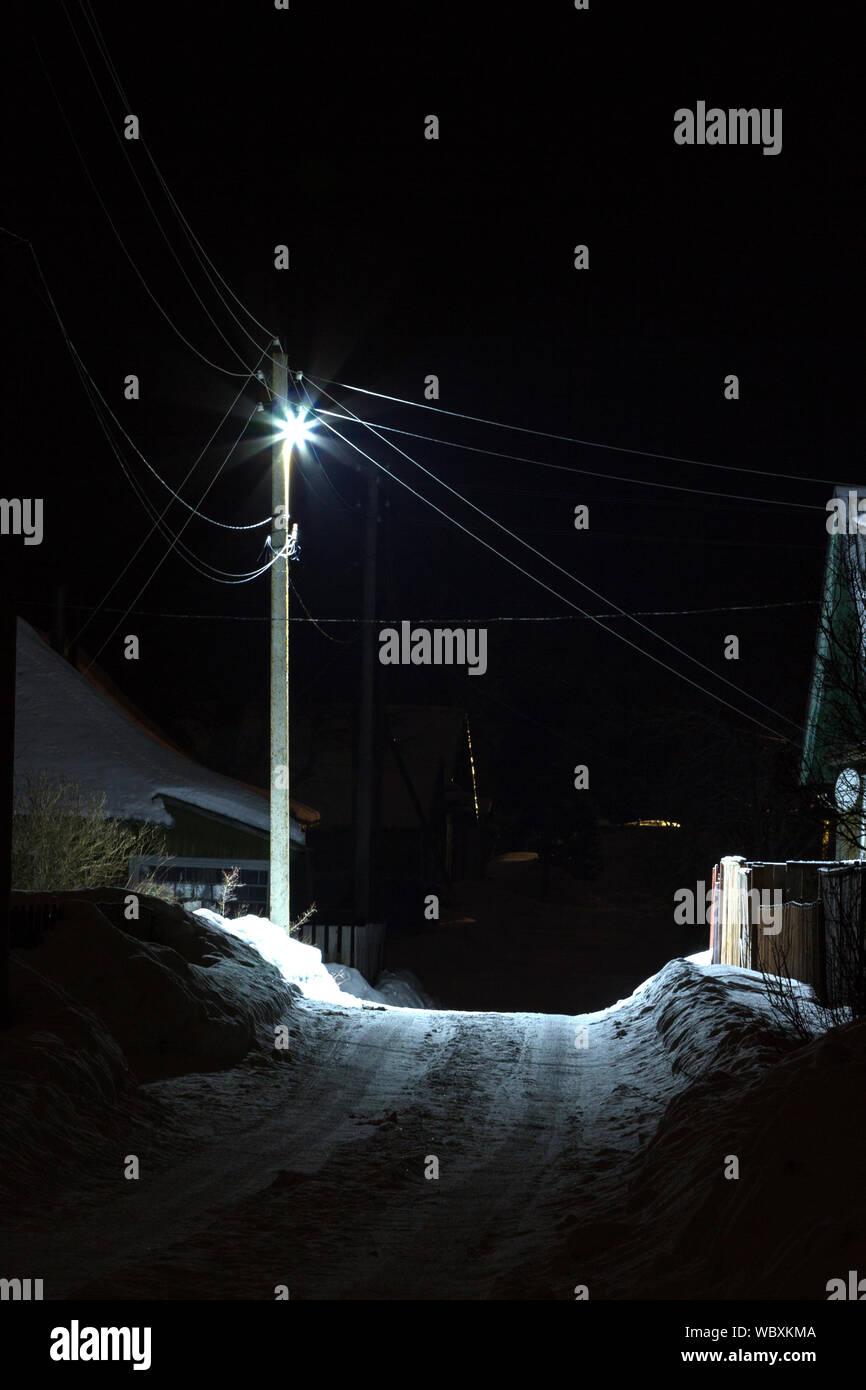 Street light snow hi-res stock photography and images - Alamy