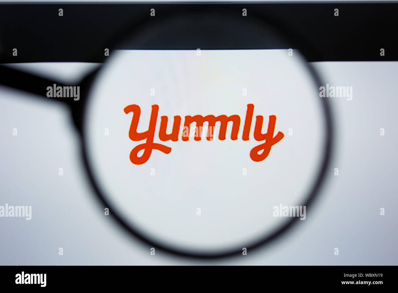 Yummly logo hi-res stock photography and images - Alamy