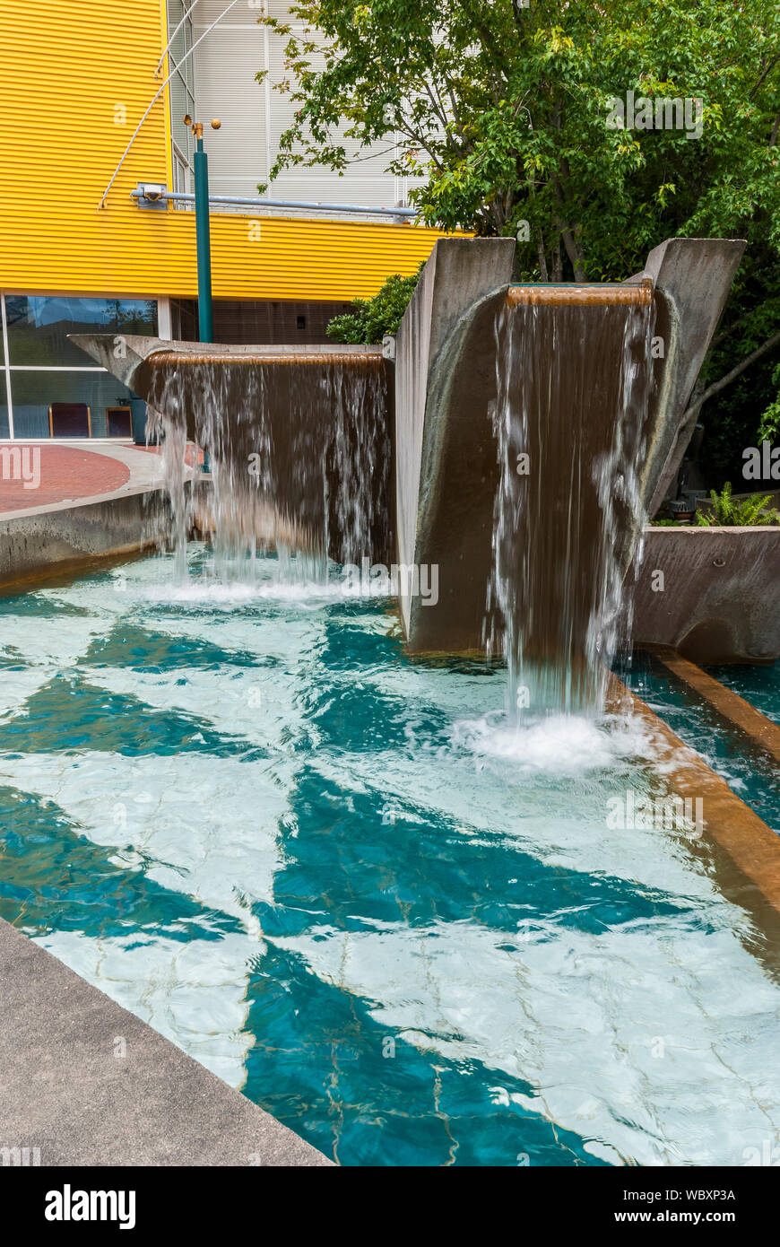 Pavement water feature hi-res stock photography and images - Alamy