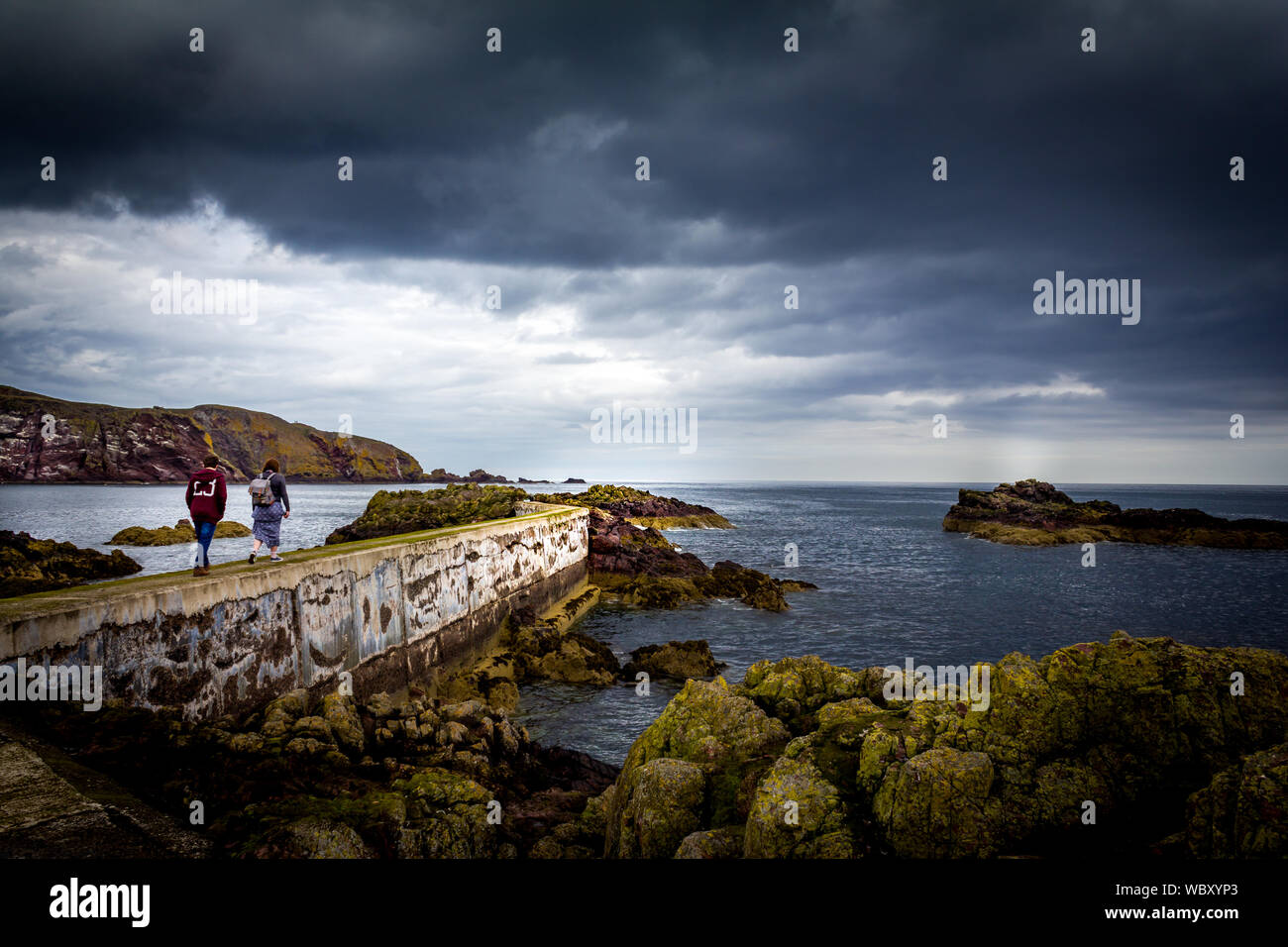 Cliff retaining wall hi-res stock photography and images - Alamy