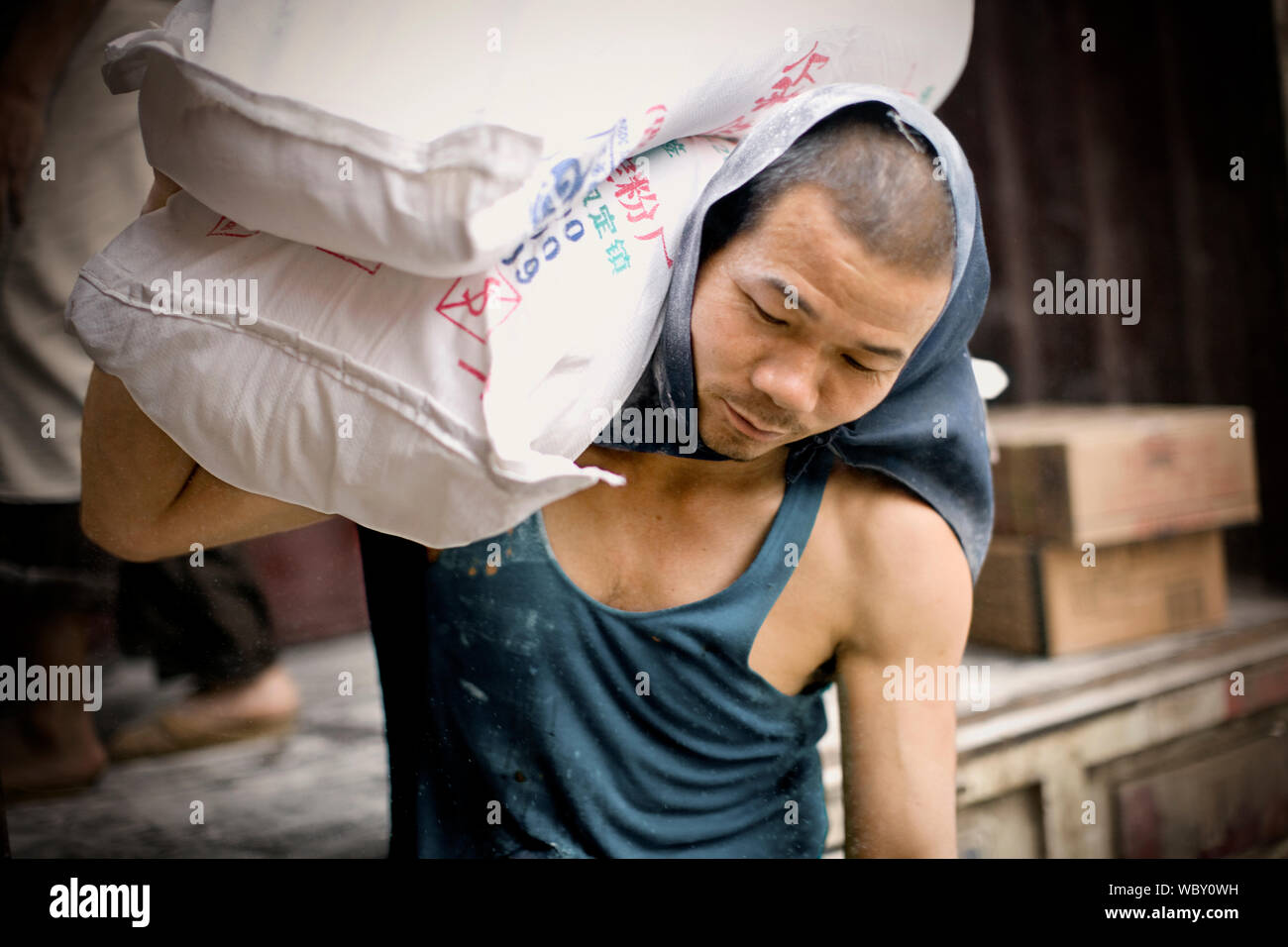 Men carrying sacks hi-res stock photography and images - Alamy