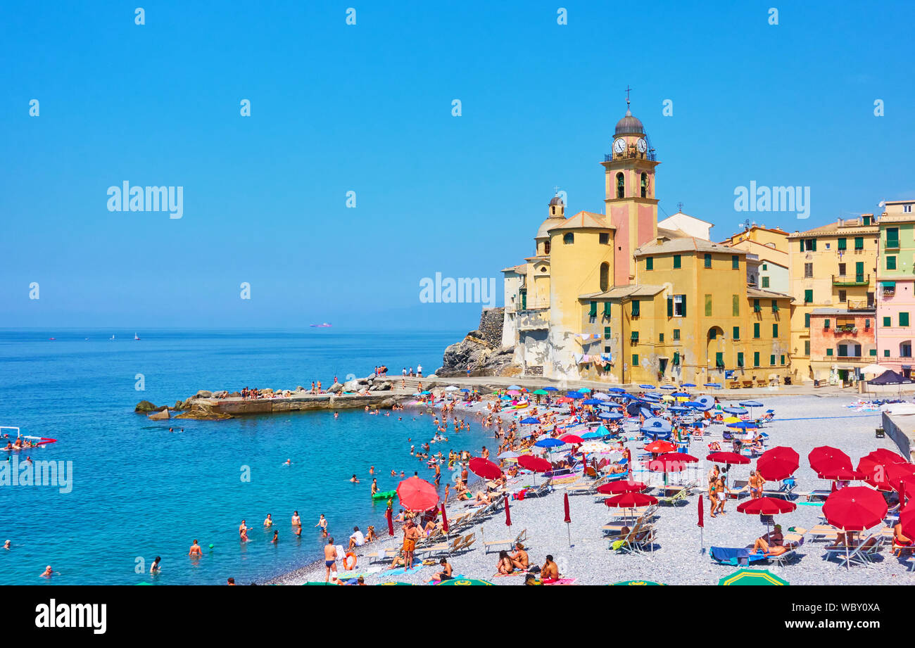 People on the beach and seafront camogli hi-res stock photography and ...