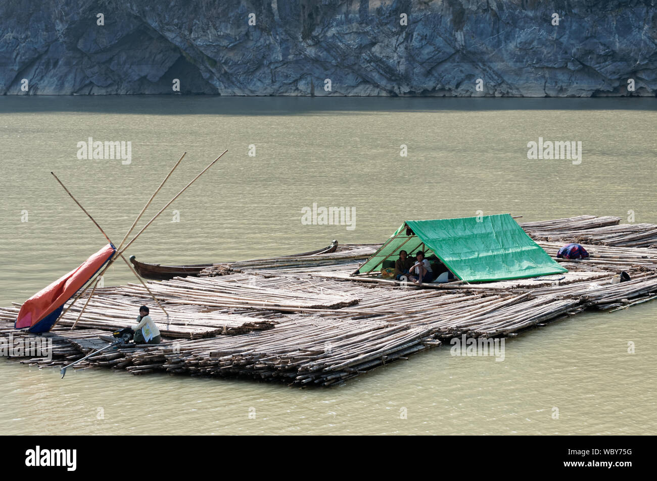 Wooden rafts hi-res stock photography and images - Alamy