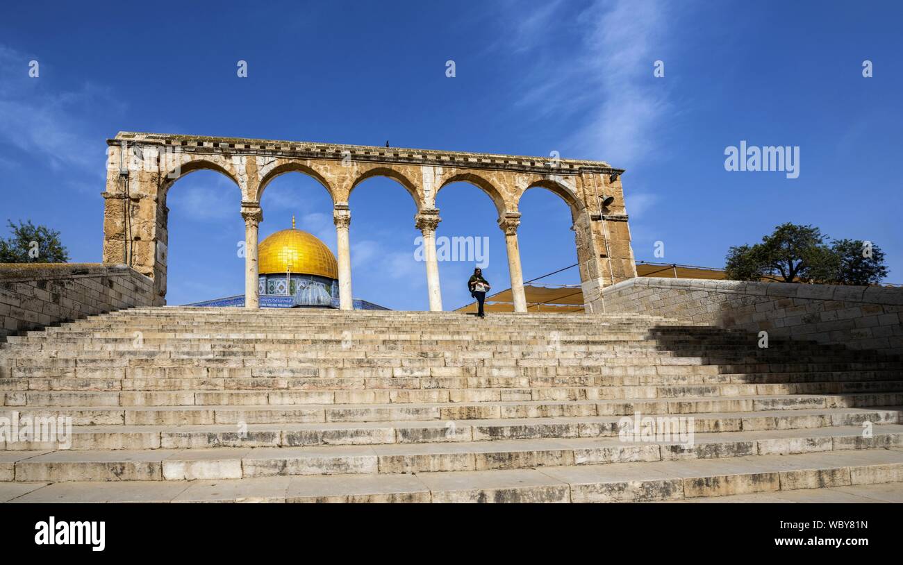 Golden gate temple mount hi-res stock photography and images - Alamy