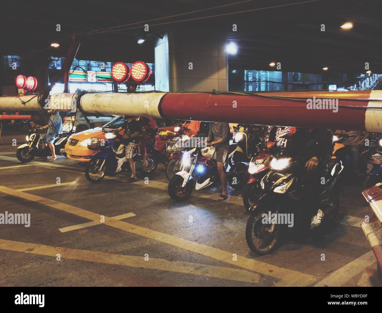 Railroad crossing night hi-res stock photography and images - Alamy