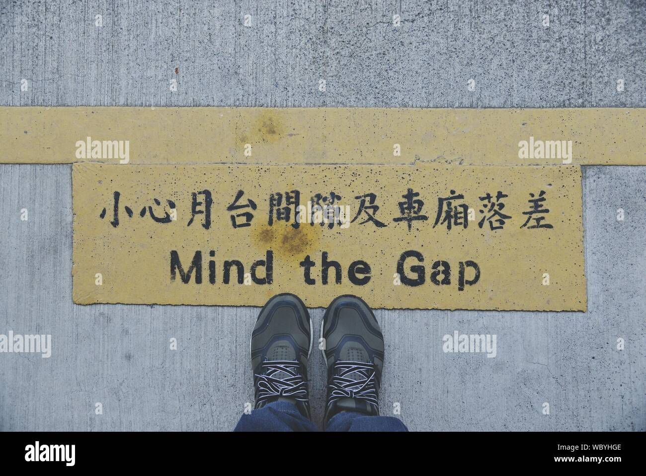 Man in front of sign hi-res stock photography and images - Alamy