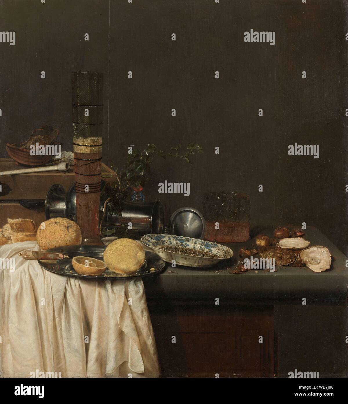 Four different birds hi-res stock photography and images - Alamy