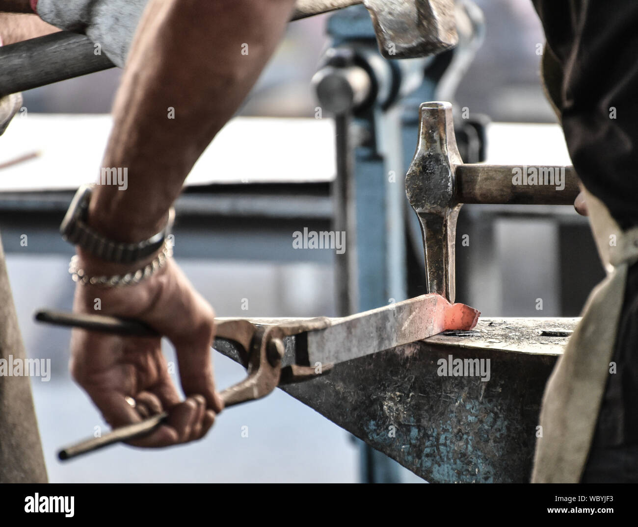 Two men welding hi-res stock photography and images - Alamy