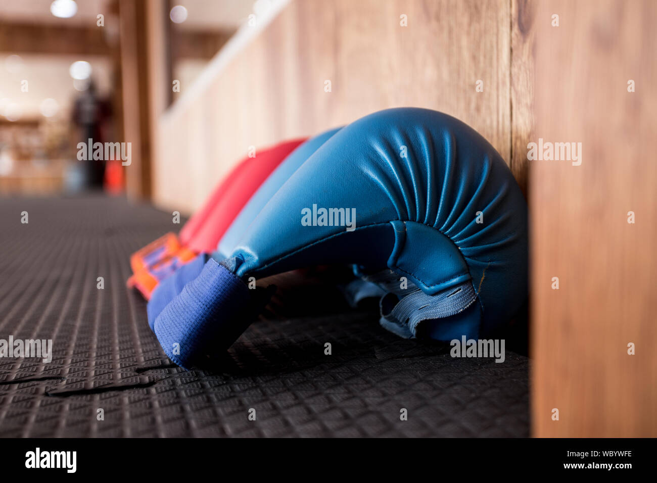 Sport boxing on floor hi-res stock photography and images - Alamy