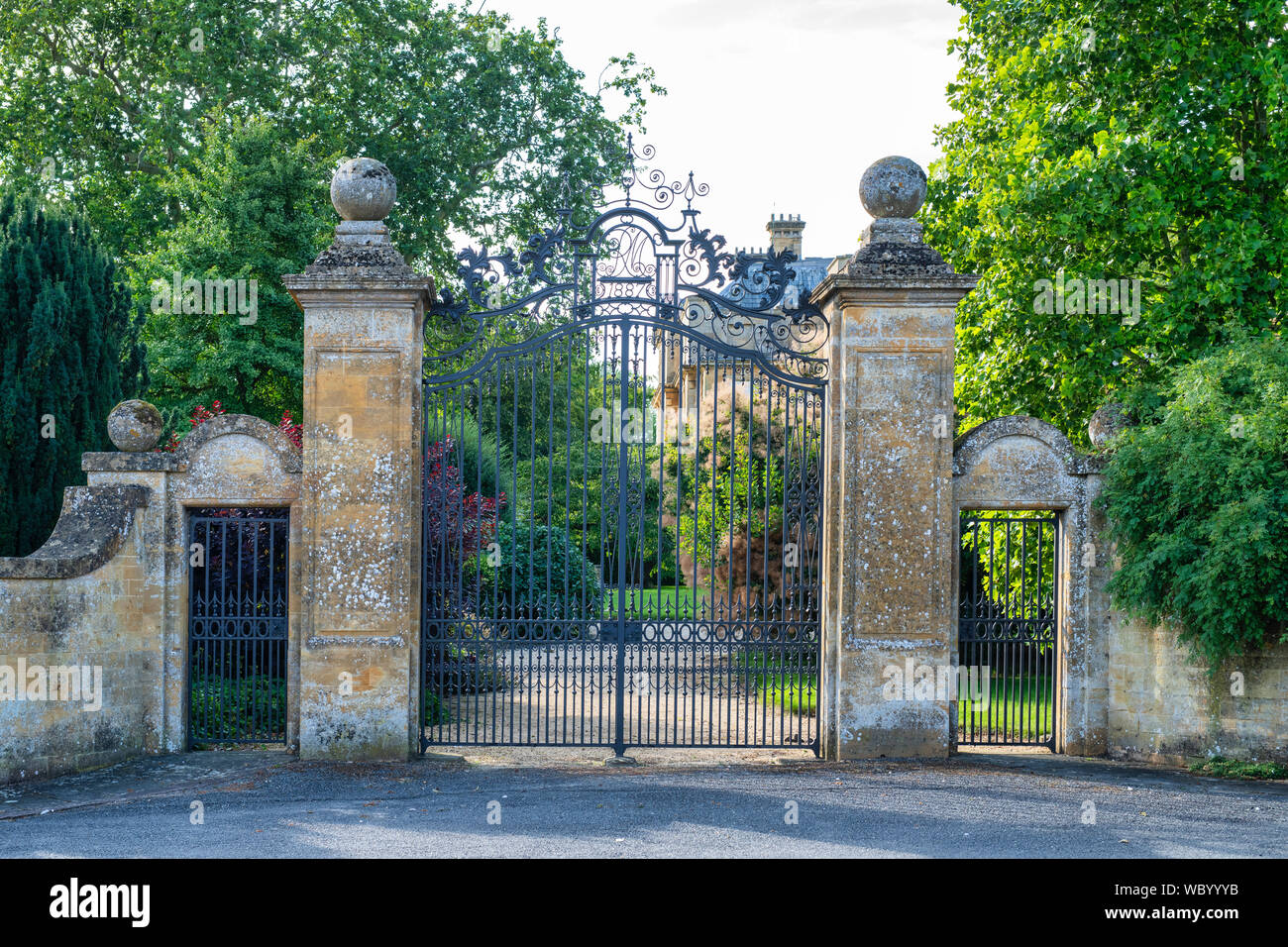 Cotswold mansion hi-res stock photography and images - Alamy