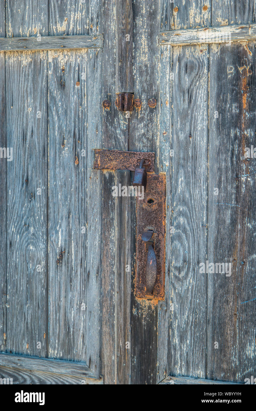 Decaying wooden door and rusted handle hi-res stock photography and ...