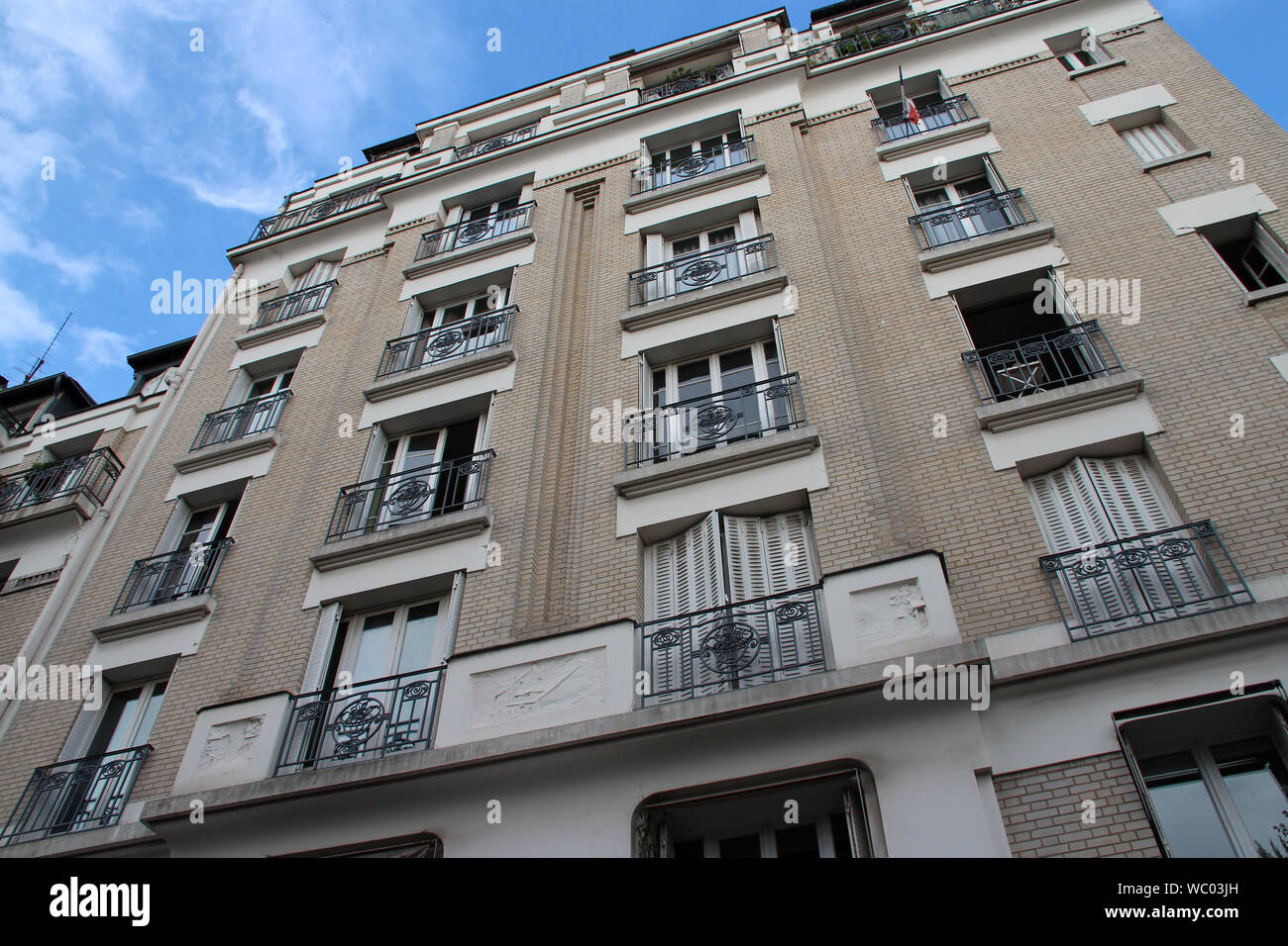 flat building in paris (france Stock Photo - Alamy