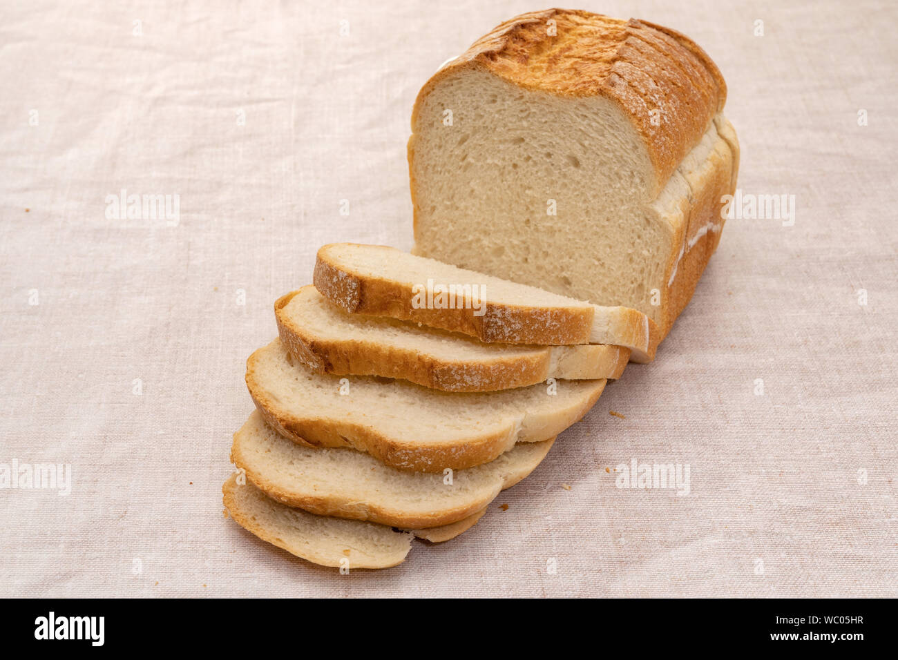 A sliced loaf of white bread Stock Photo - Alamy