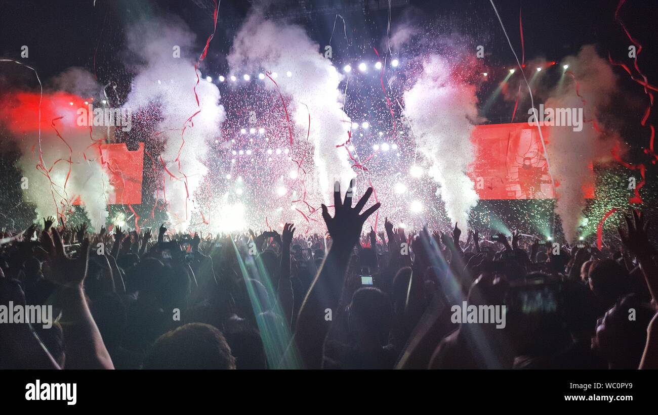 Concert fans arms hi-res stock photography and images - Alamy