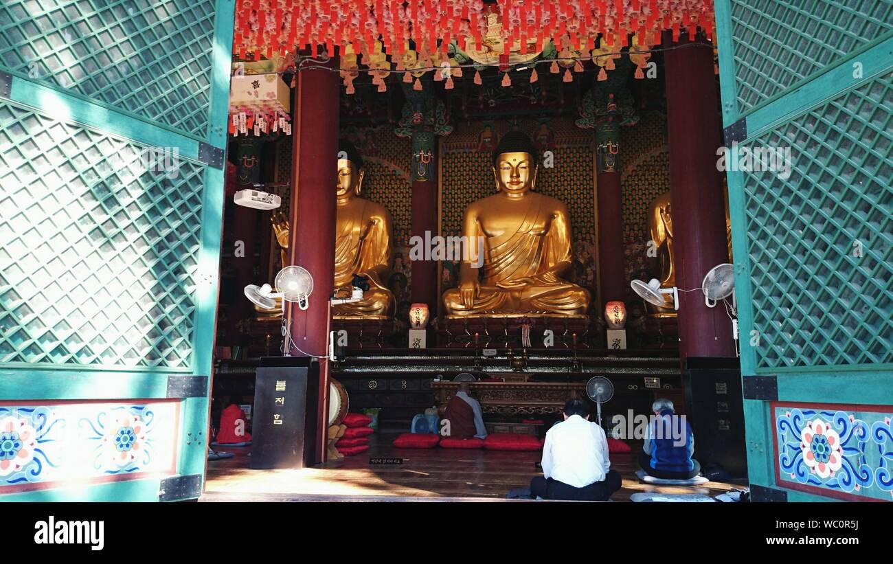 People praying in the temple hi-res stock photography and images - Alamy