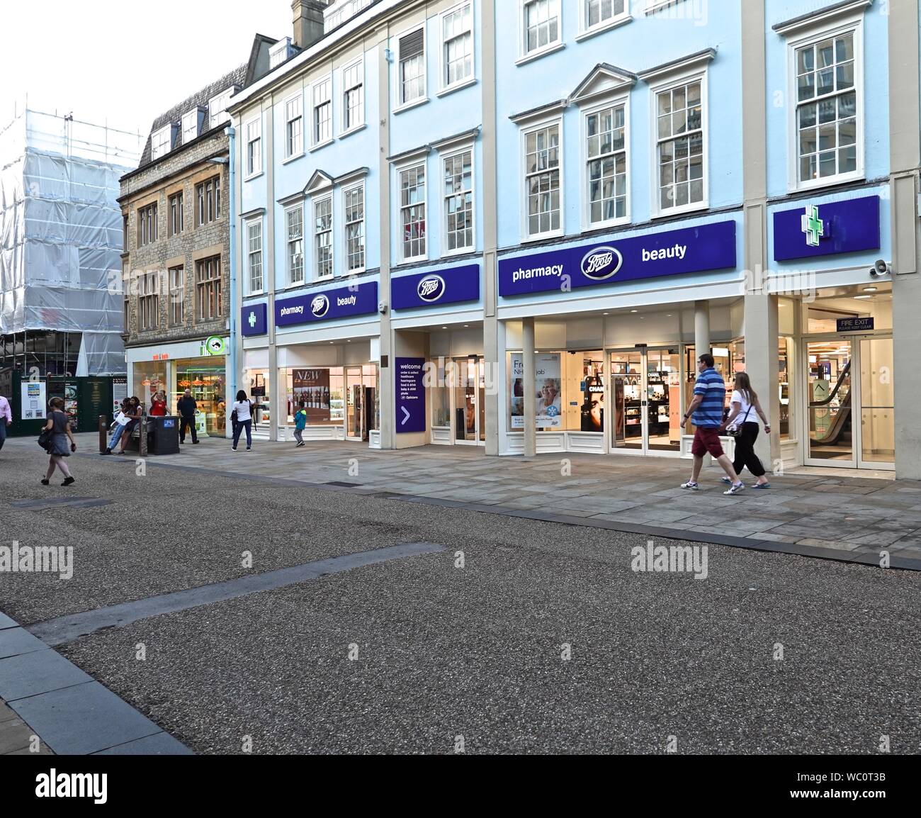 Boots the chemist on oxford street hi-res stock photography and images ...
