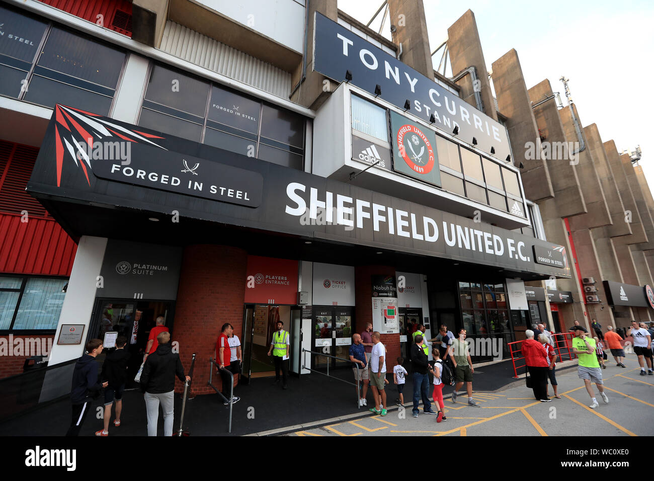 Tony currie stand hi-res stock photography and images - Alamy