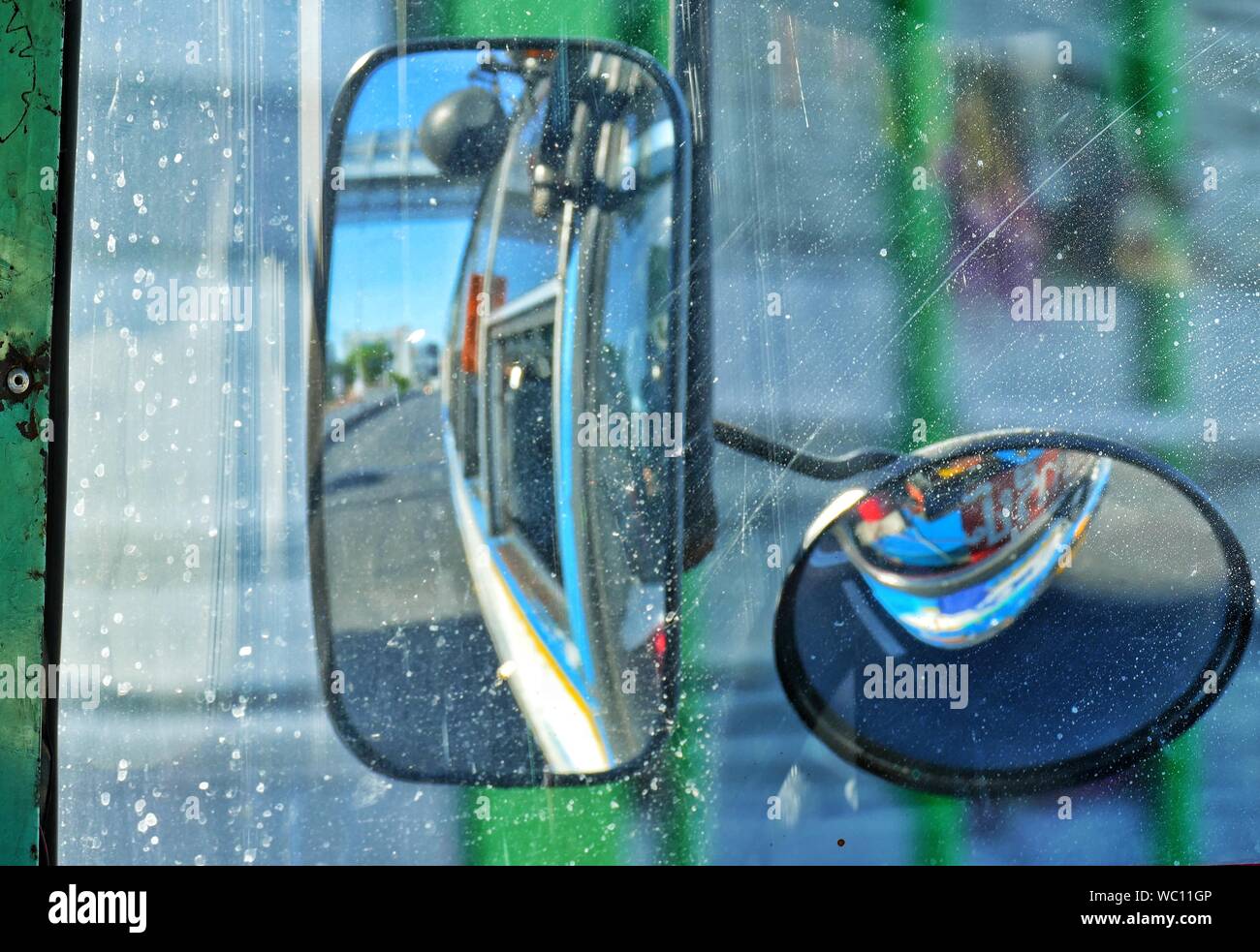 Side mirrors hi-res stock photography and images - Alamy