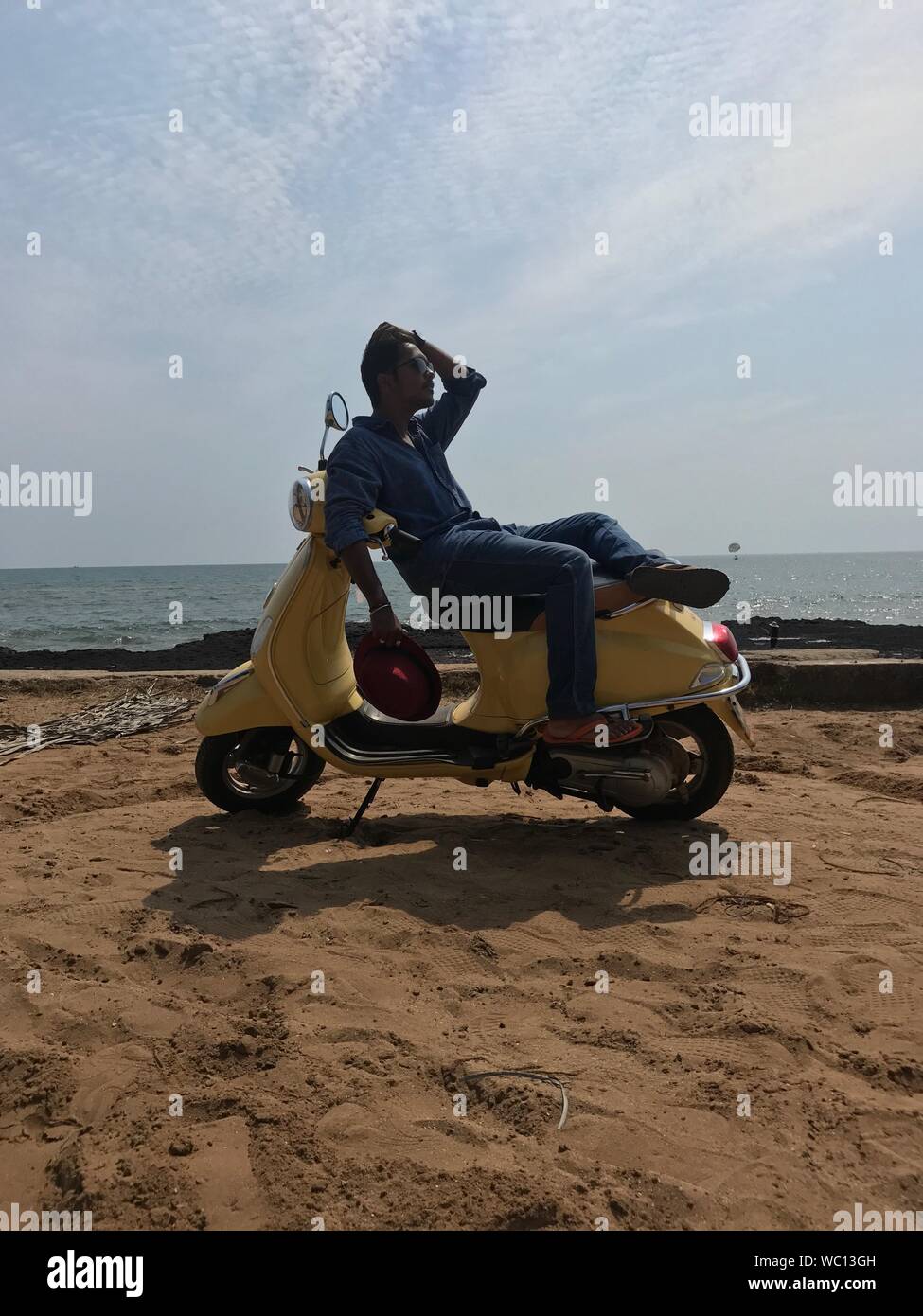 Parked motor scooter hi-res stock photography and images - Alamy