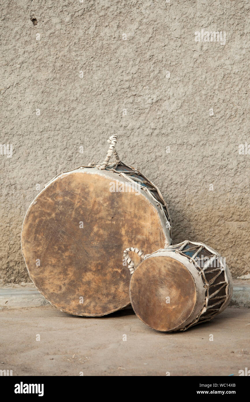 African drums hi-res stock photography and images - Alamy