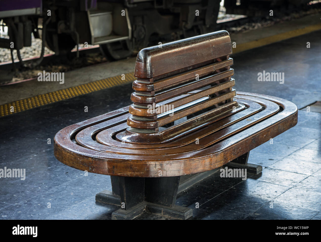Seat on station platform hi-res stock photography and images - Alamy