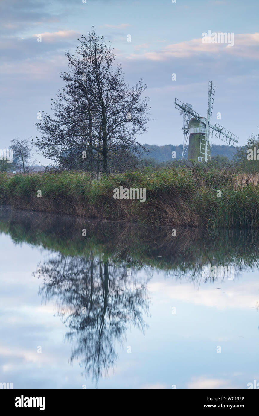 Turf fen windpump hi-res stock photography and images - Alamy