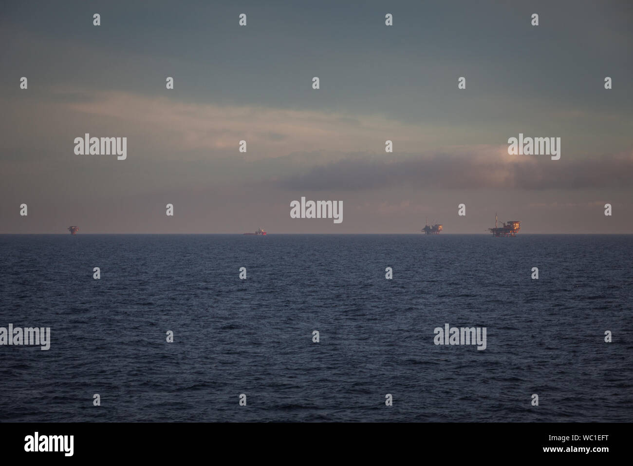 Oil platforms on the sea Stock Photo - Alamy