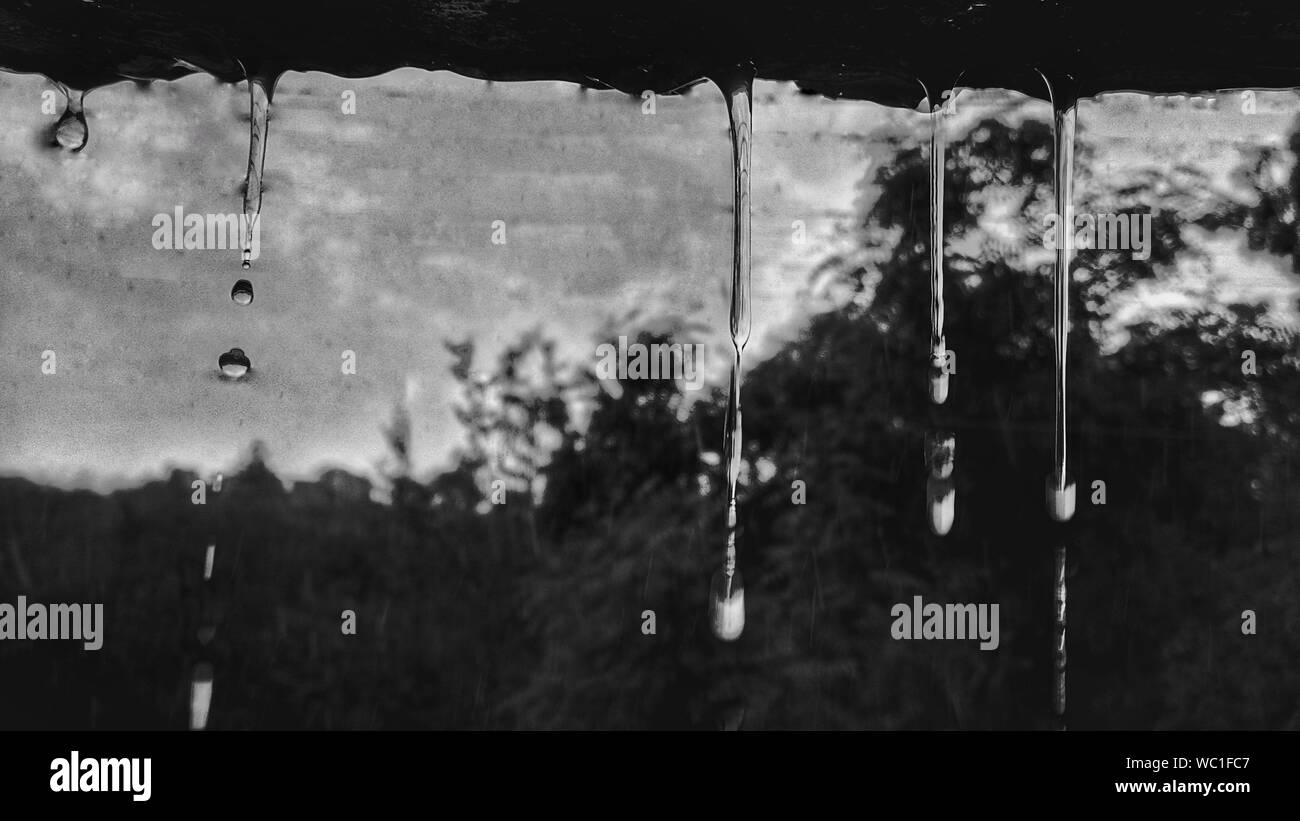 Water dripping window hi-res stock photography and images - Alamy