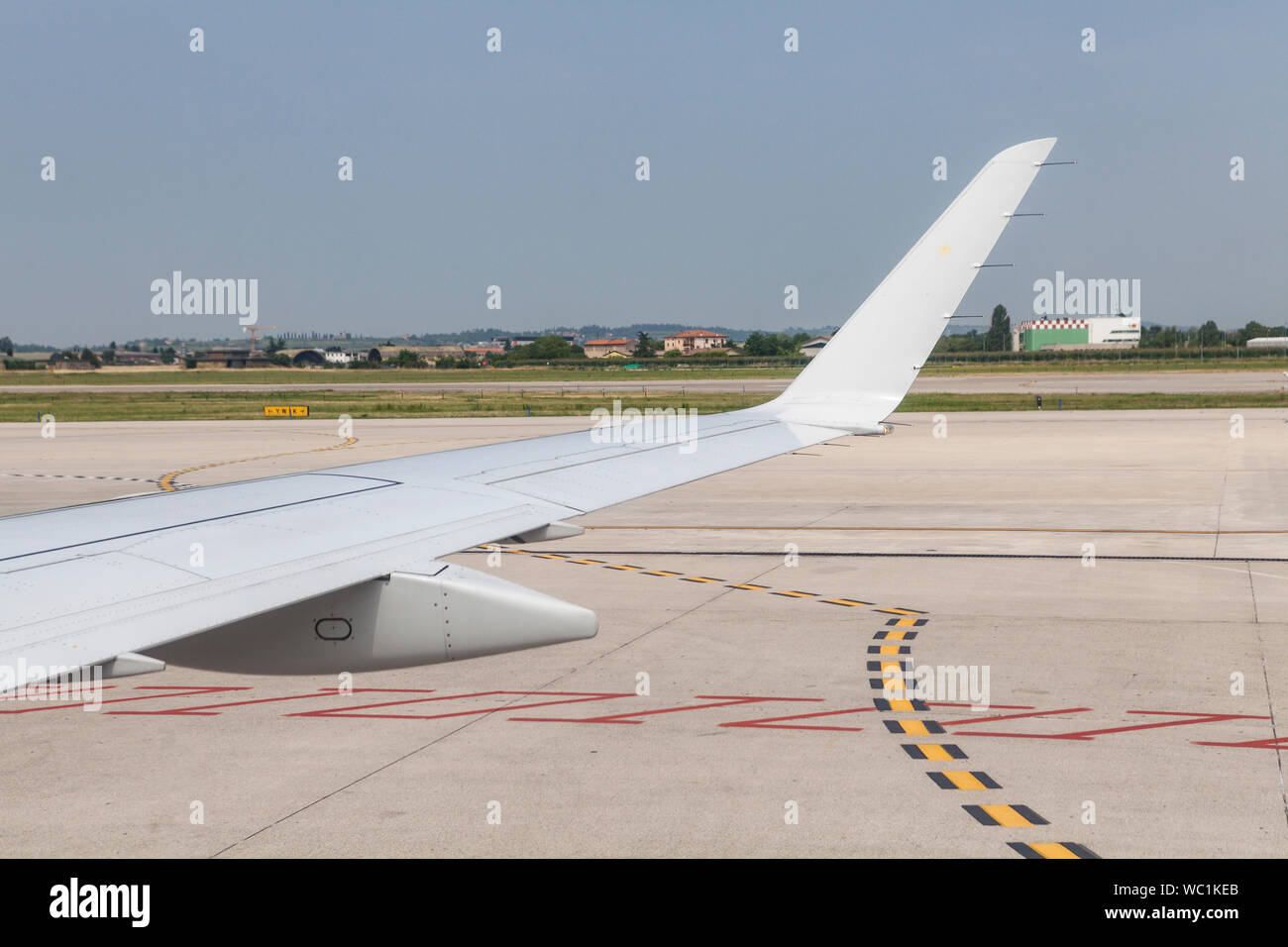 Tip of an aircraft wing on the runway Stock Photo - Alamy
