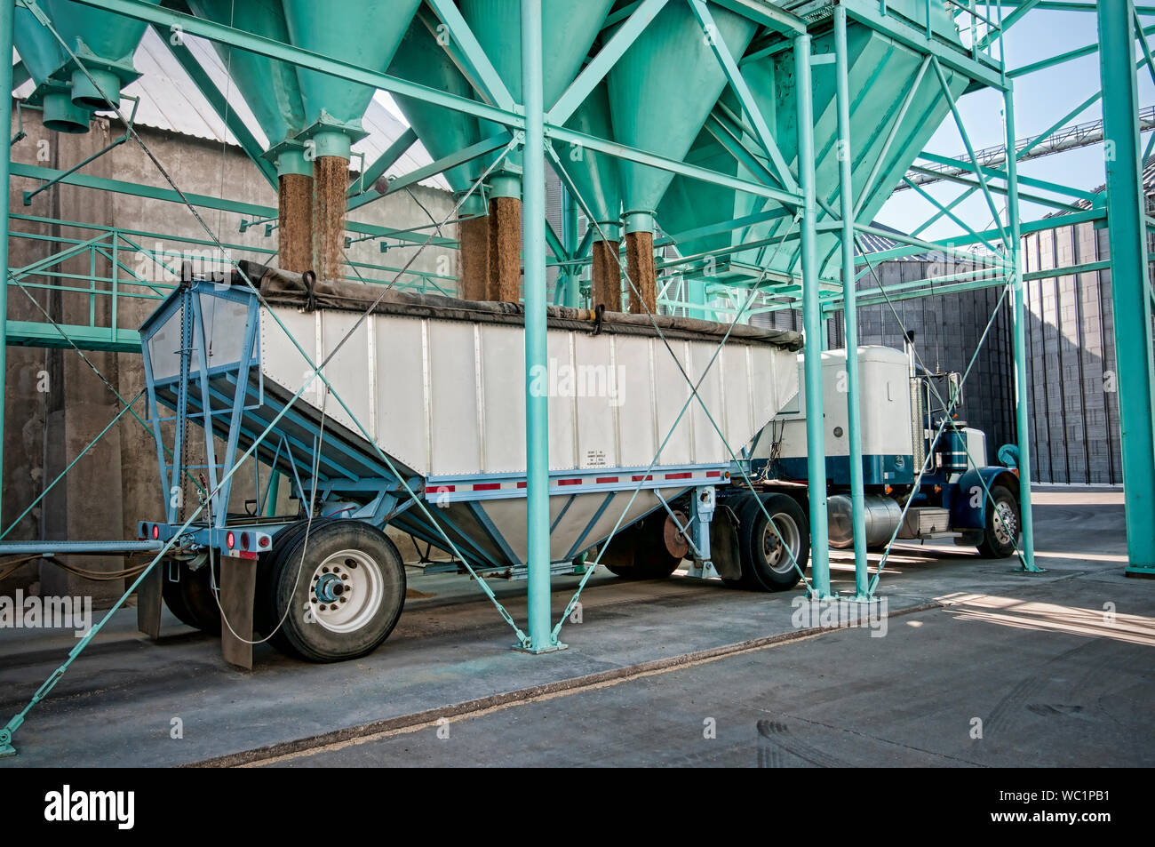 Rice mill hi-res stock photography and images - Alamy