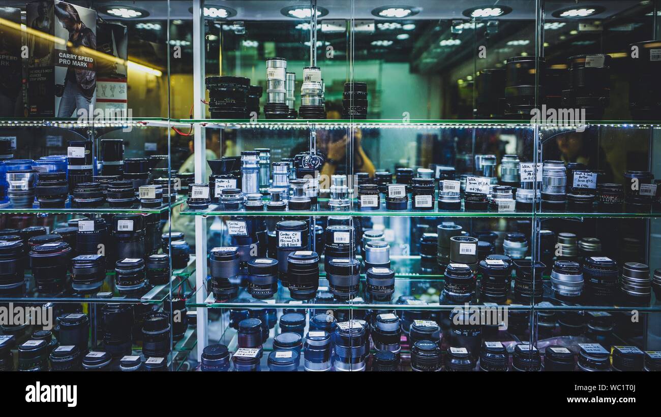 Lens on display hi-res stock photography and images - Alamy