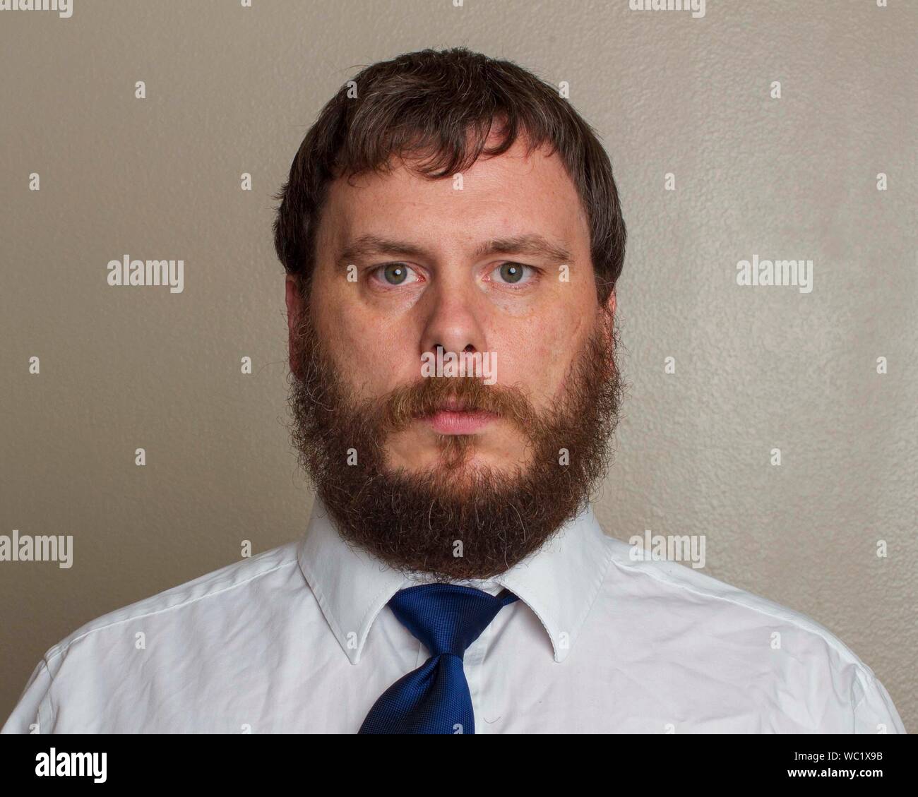 Young man wearing white shirt and tie hi-res stock photography and ...