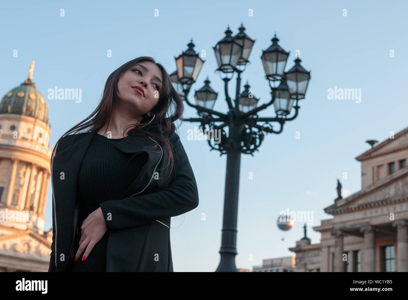 Woman night street light hi-res stock photography and images - Alamy
