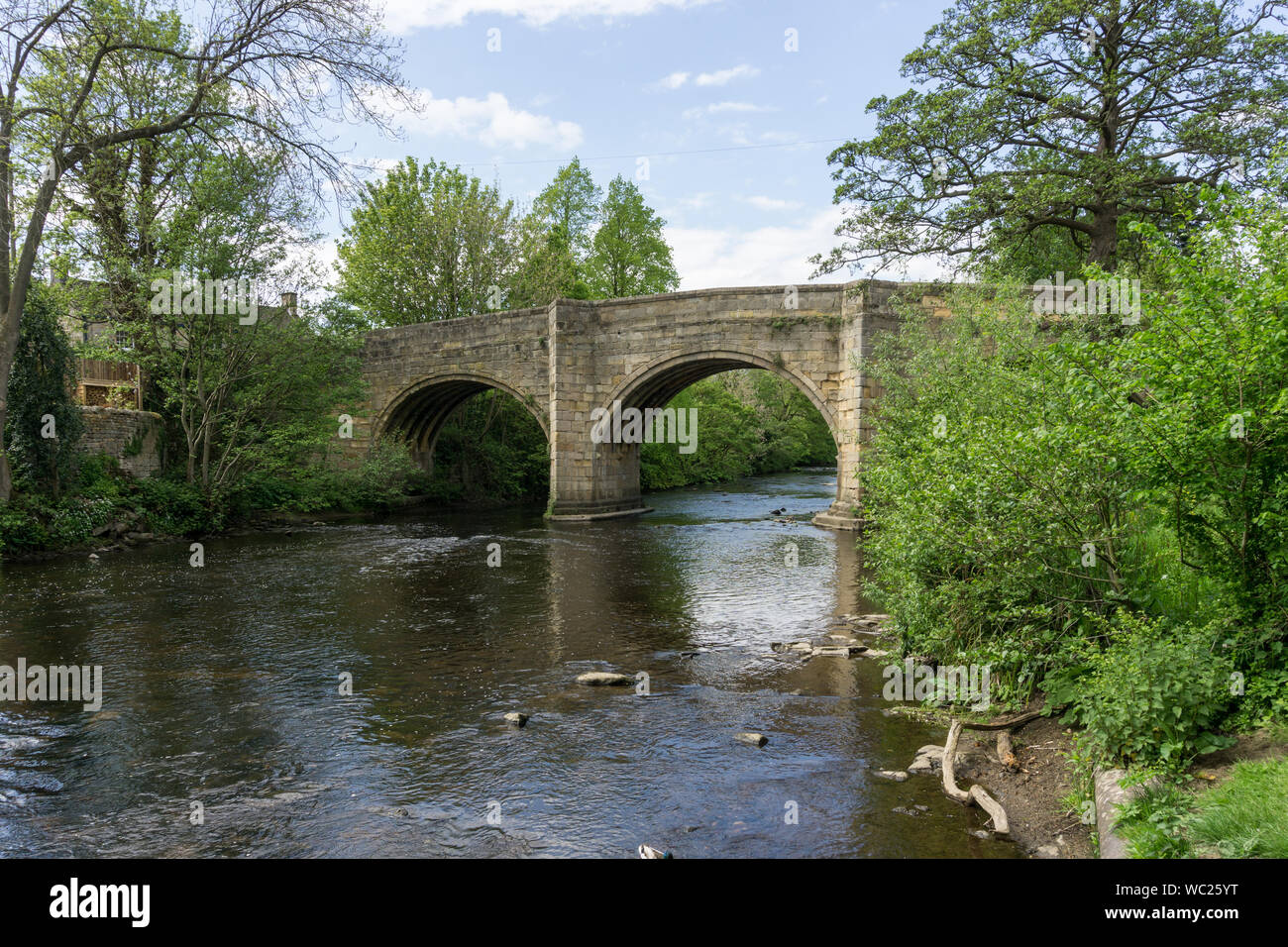 Scenic Summer view of the River Derwent flowing through the village of ...