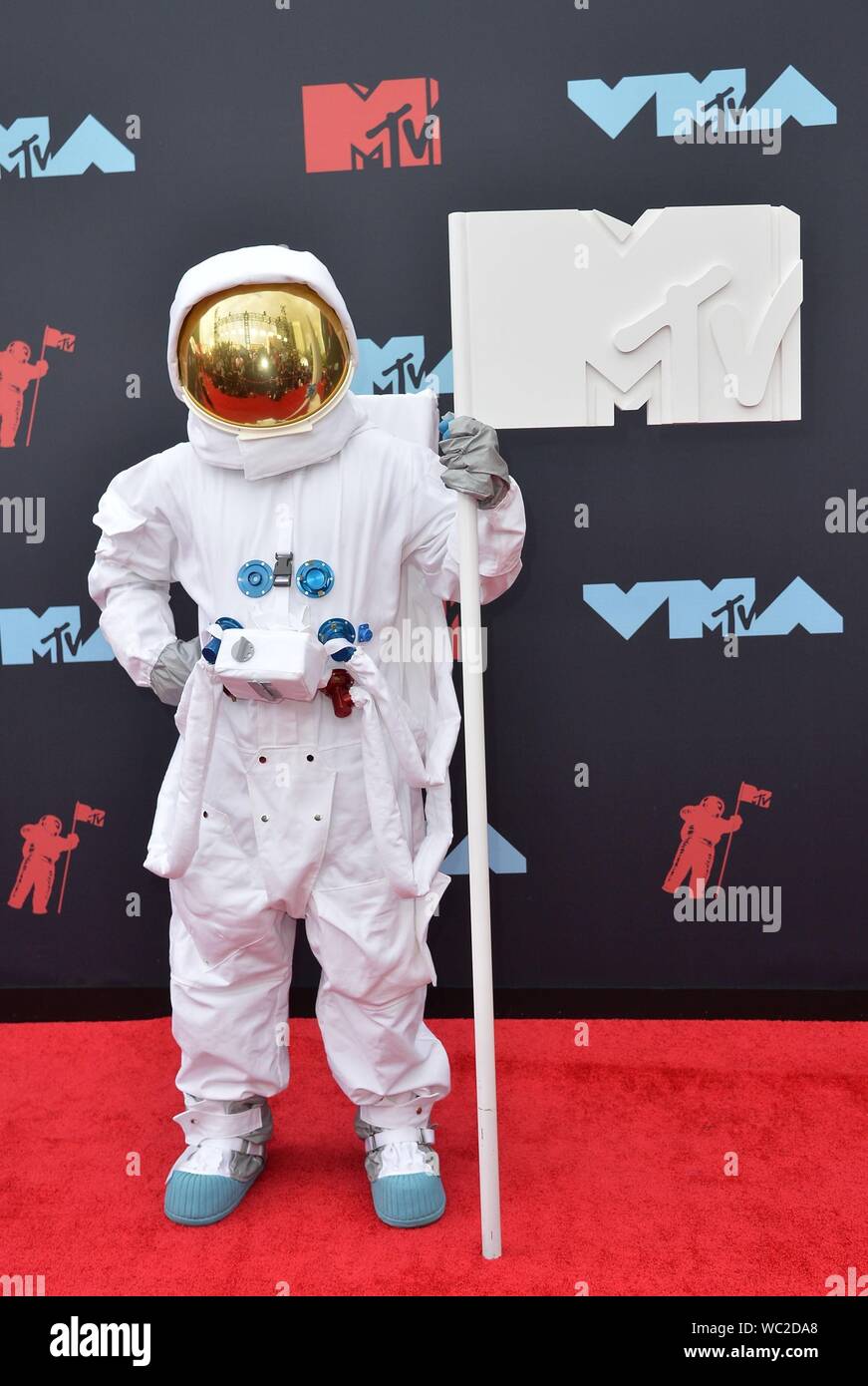 Newark, NJ, USA. 26th Aug, 2019. Moon Man at arrivals for 2019 MTV ...