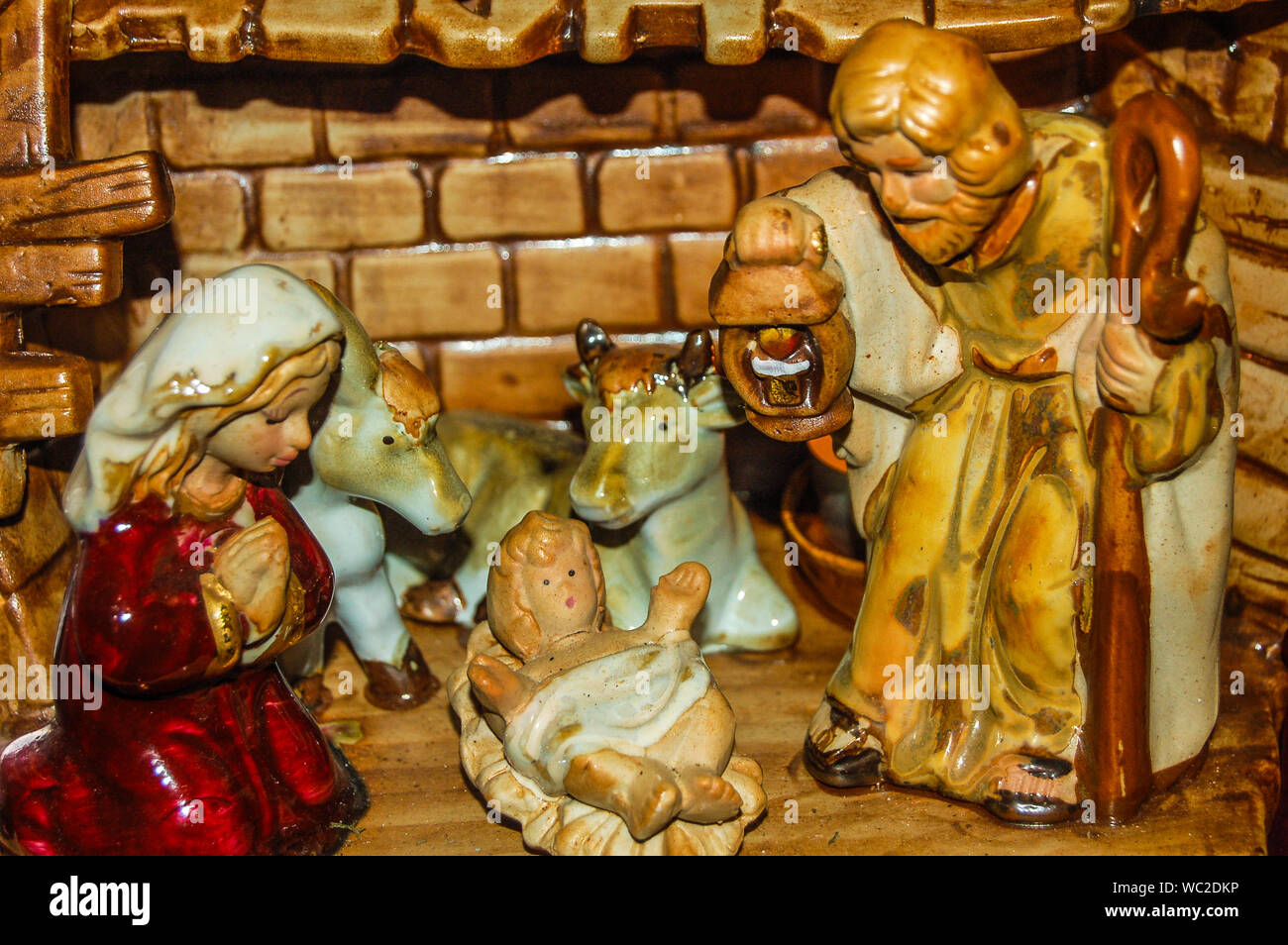 Nativity figurines hi-res stock photography and images - Alamy
