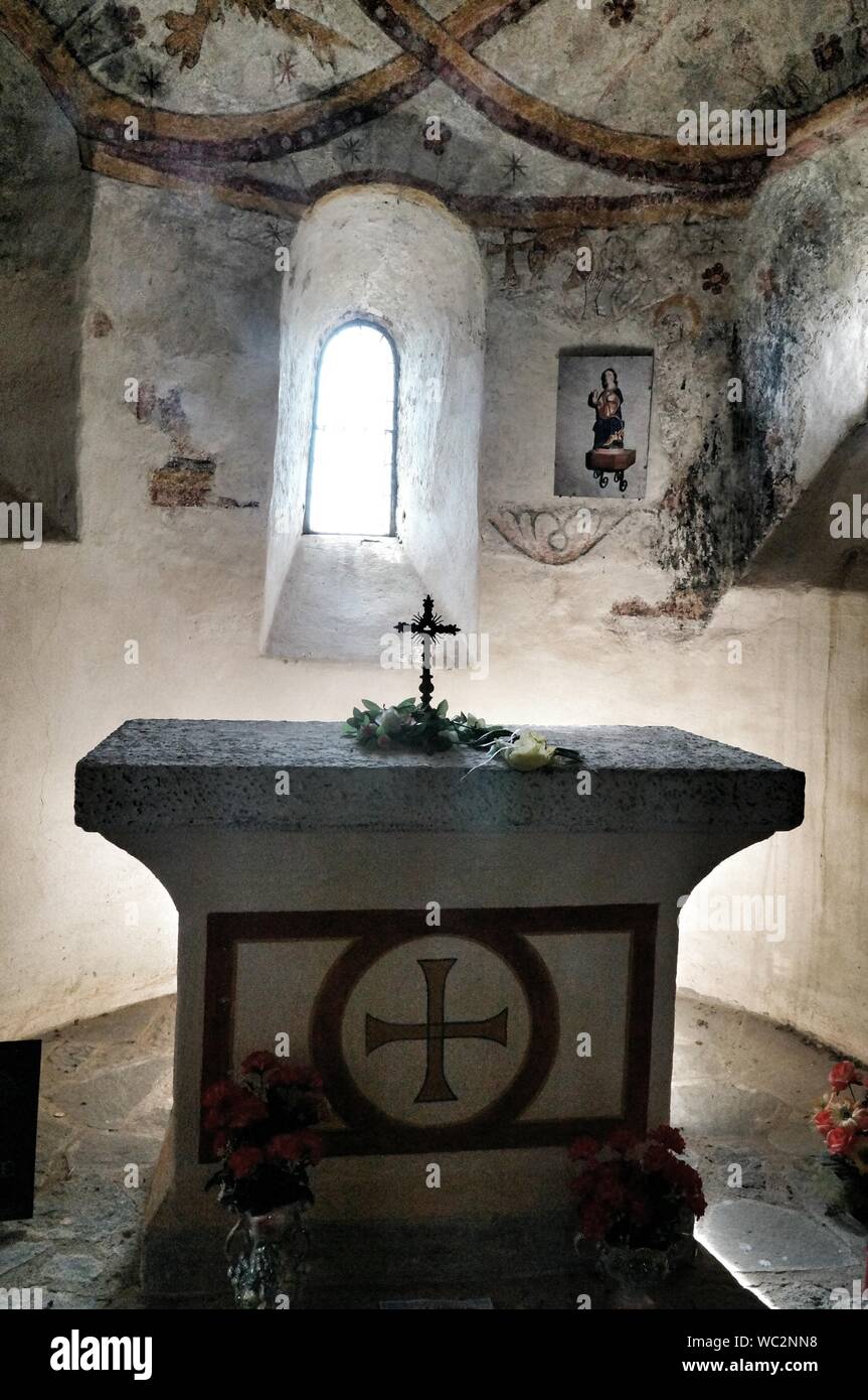 Altar wall church altar hi-res stock photography and images - Alamy