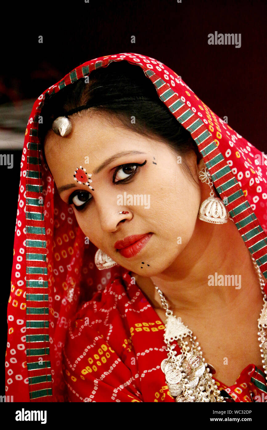 Indian woman traditional hi-res stock photography and images - Alamy