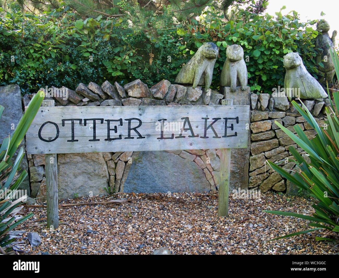 Otters sign hi-res stock photography and images - Alamy