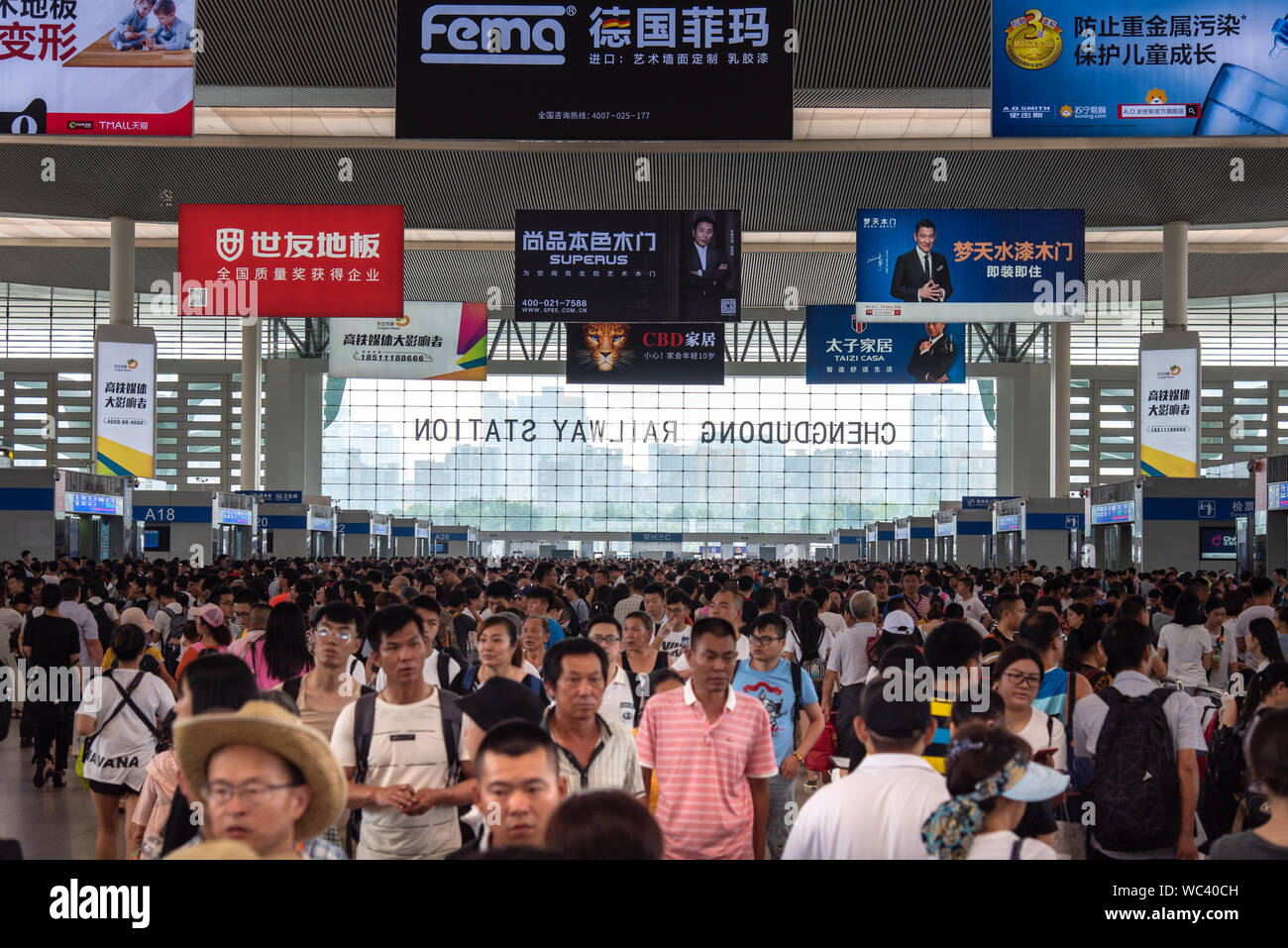 Overcrowded train hi-res stock photography and images - Alamy