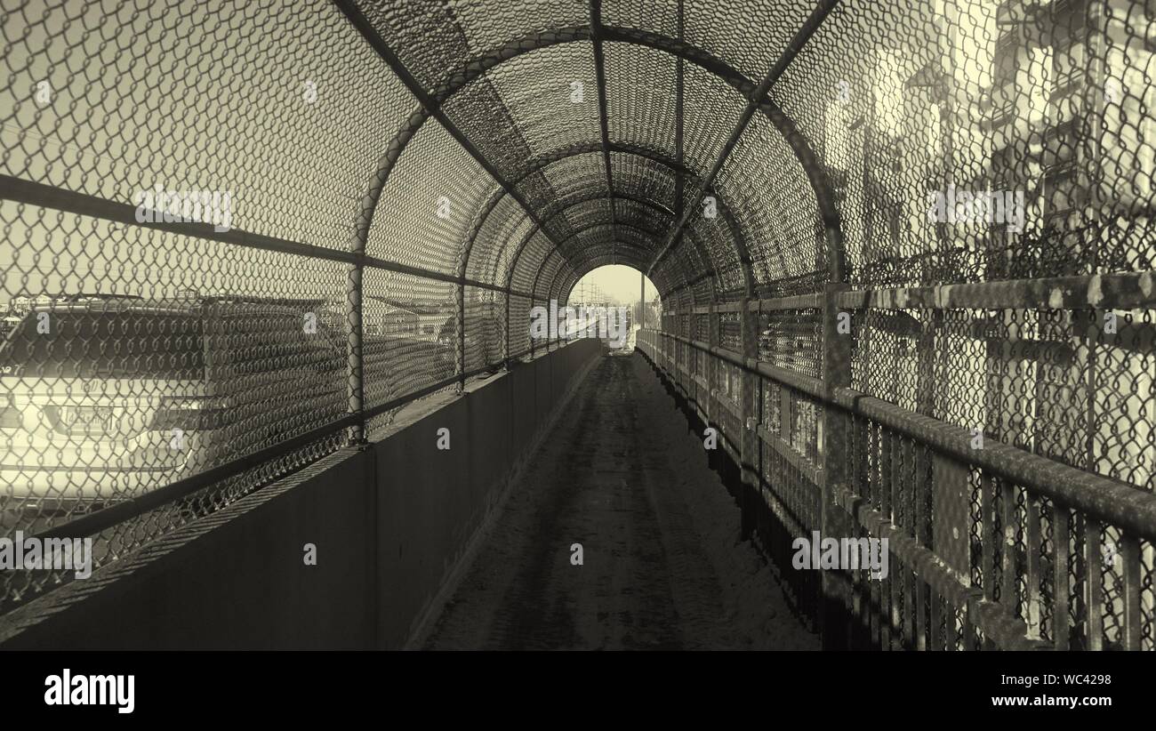 Car transport arch hi-res stock photography and images - Alamy