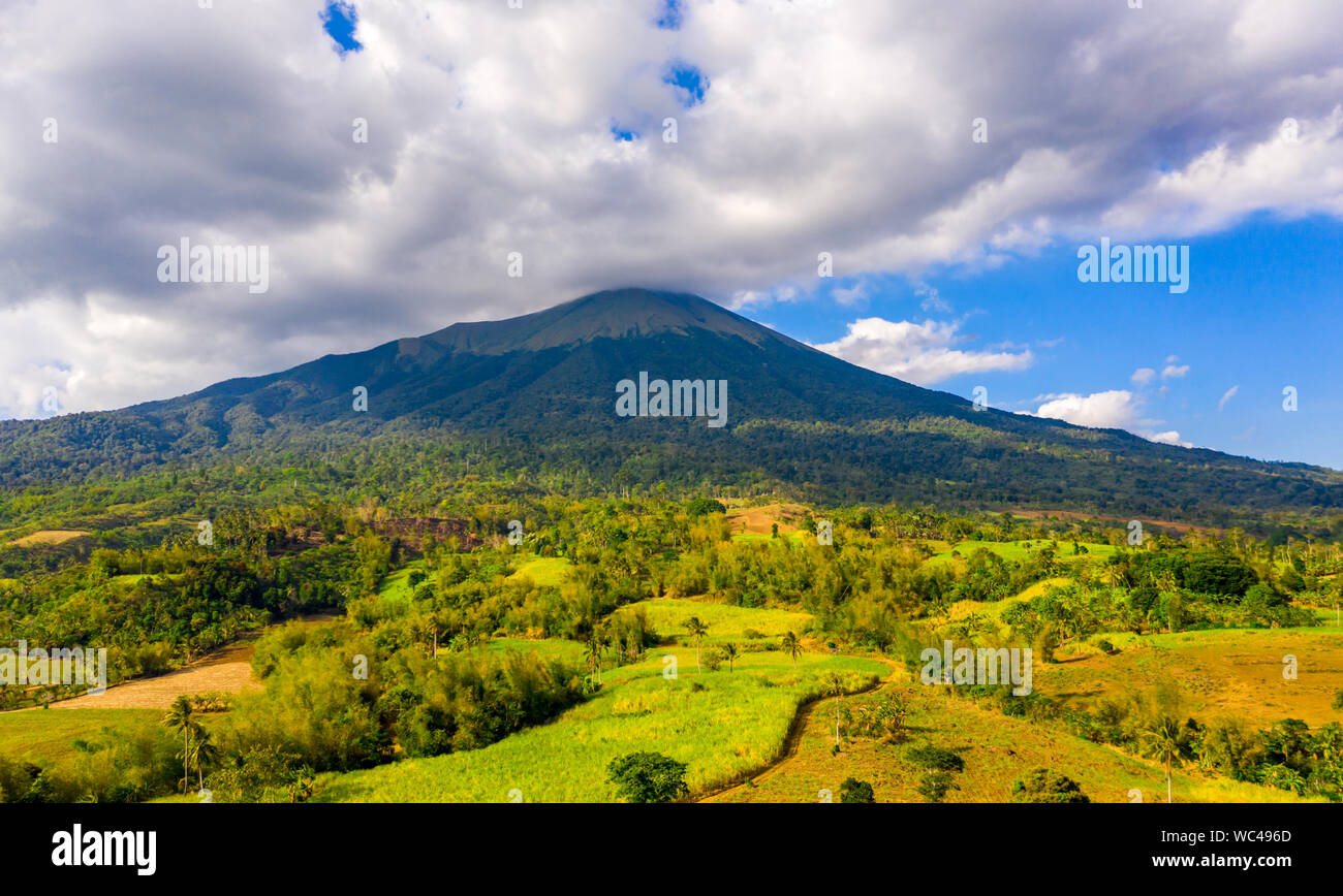 Mt kanlaon hi-res stock photography and images - Alamy