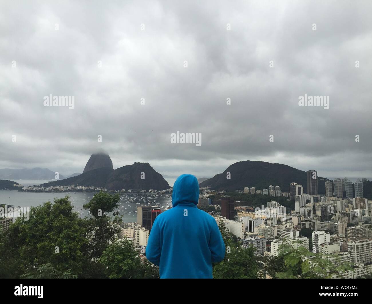 Looking up building at sky hi-res stock photography and images - Alamy