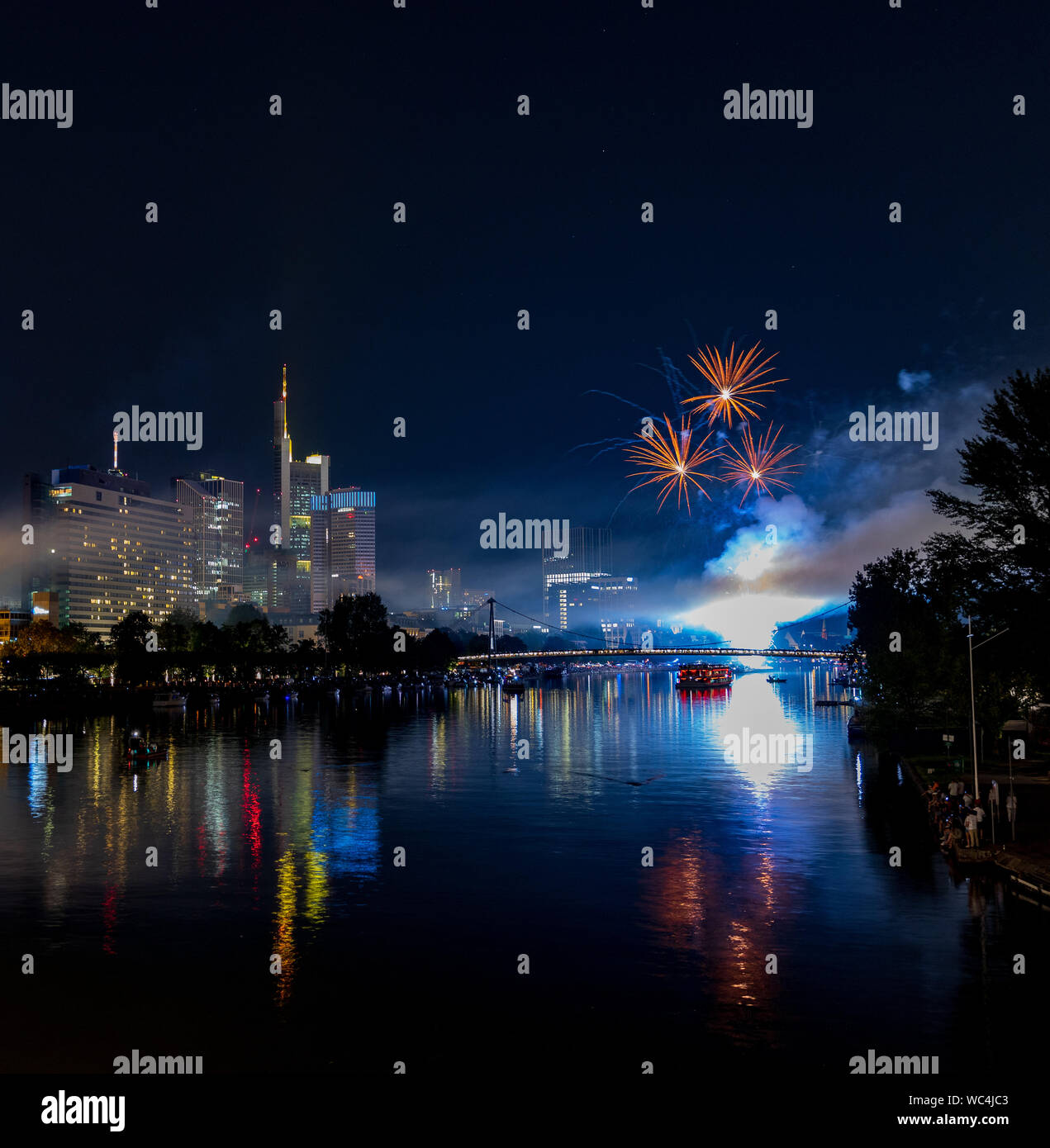 Frankfurt Feuerwerk Museumsuferfest Stock Photo - Alamy