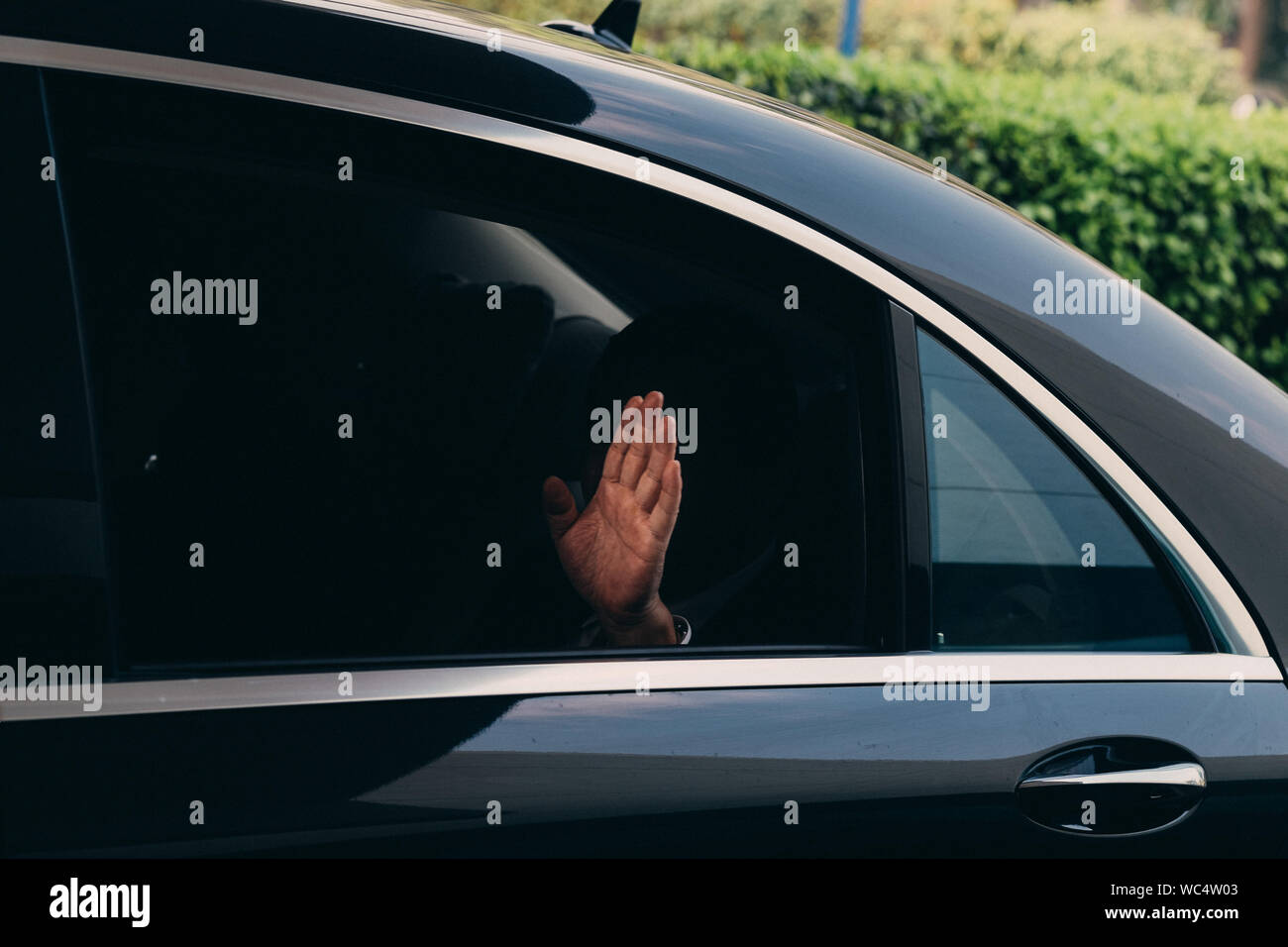 People waving car hi-res stock photography and images - Alamy