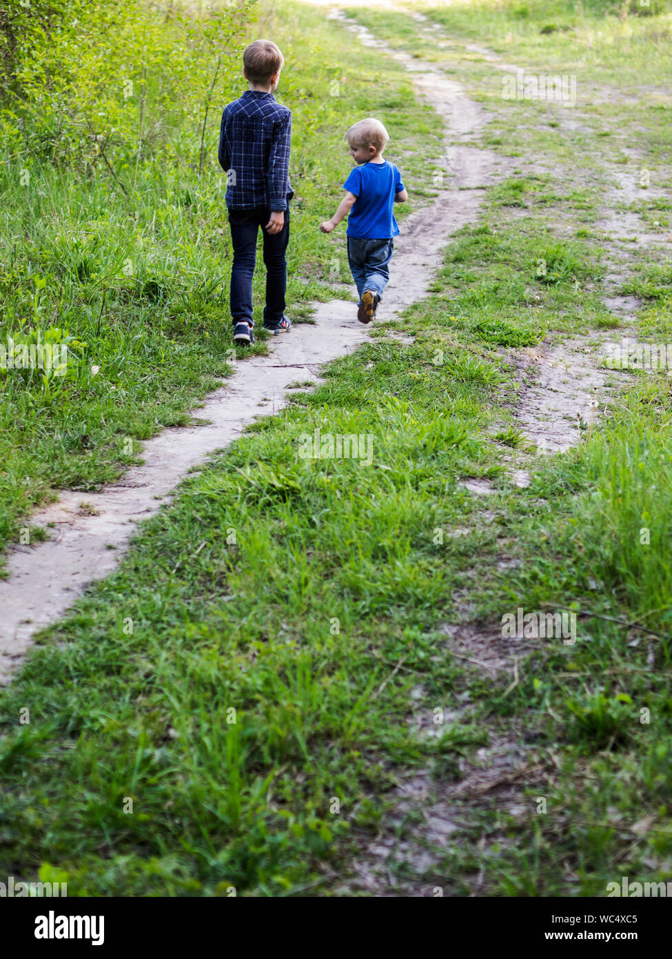 Pathway walking hi-res stock photography and images - Alamy