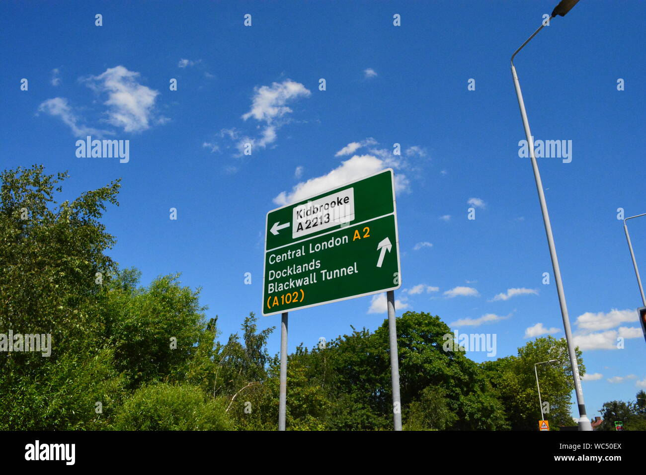 Lamp post sign hi-res stock photography and images - Alamy