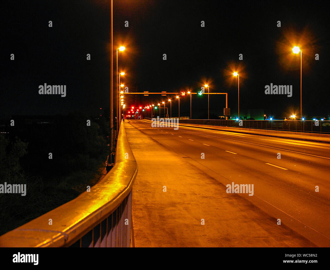 Empty highway by night hi-res stock photography and images - Alamy