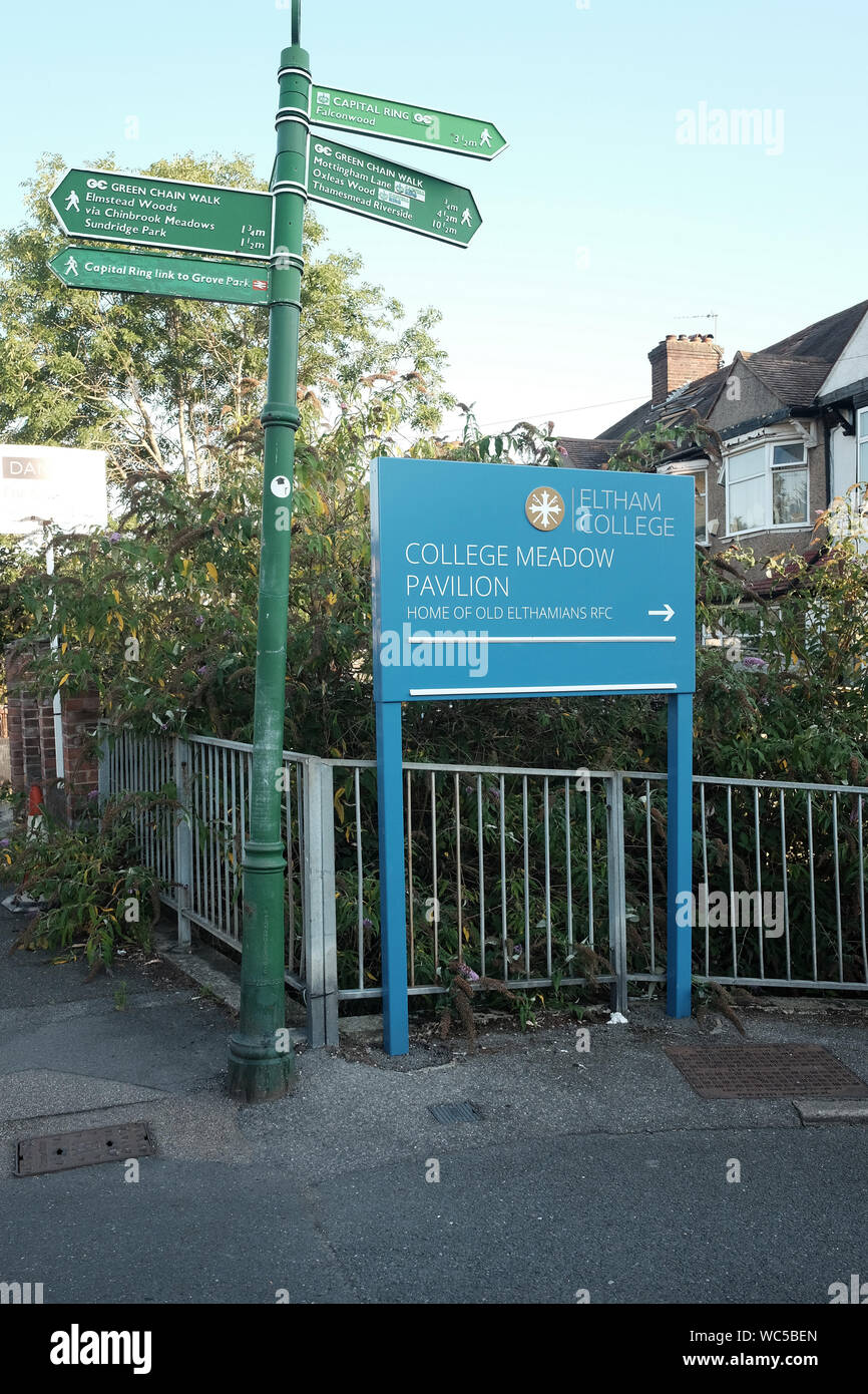 August 2019 - Green chain walk, signs and path, London SE12 Stock Photo ...