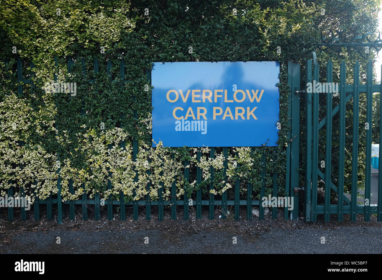 Overflow car parking sign hi-res stock photography and images - Alamy